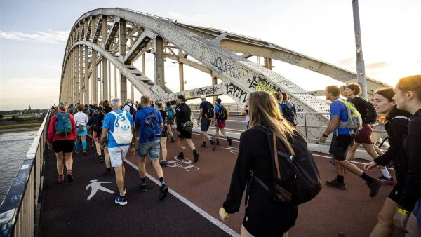 Nijmeegse Vierdaagse officieel van start met Dag van Elst - LINDA.nl