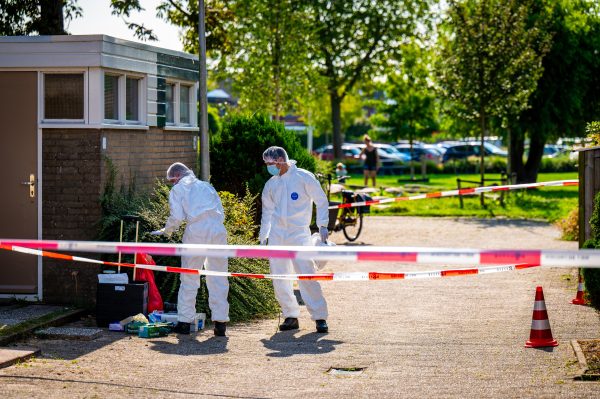 Vrouw overleden aan verwondingen na steekpartij in Leimuiden - LINDA.nl Vrouw overleden aan verwondingen na steekpartij in Leimuiden - LINDA.nl