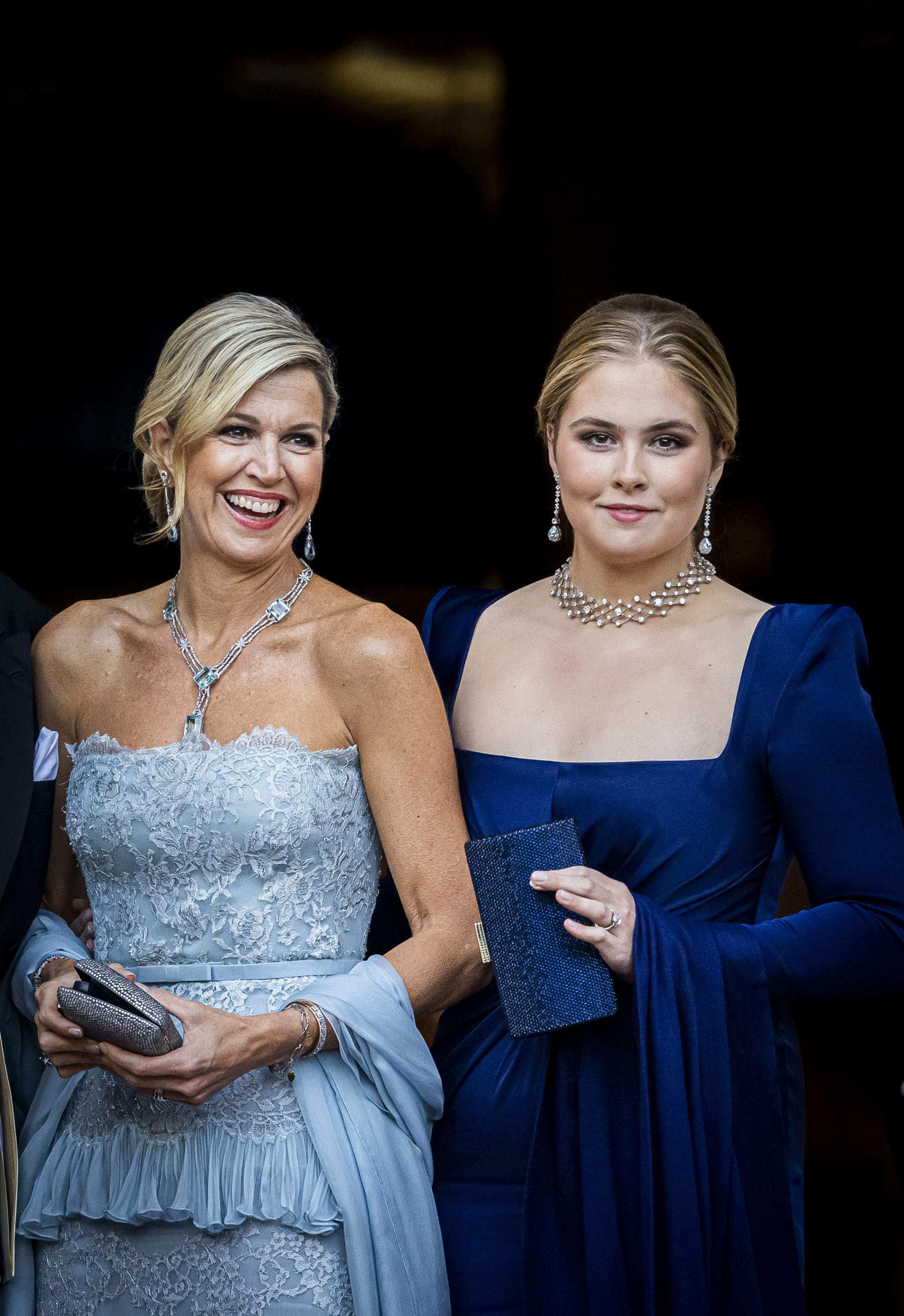 Wat een beauty's: prinses Amalia en koningin Máxima in 'royal blue ...