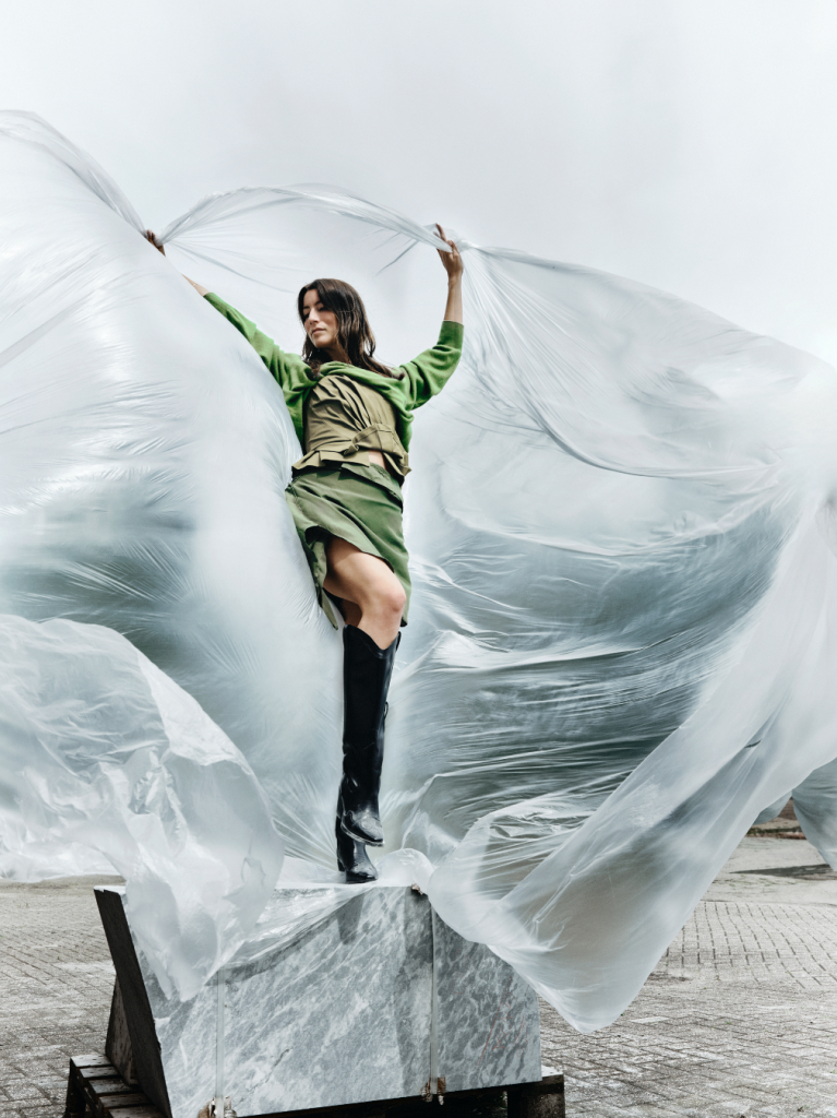 Rikki van Rondé laat zien hoe je dé kleur van dit najaar draagt - LINDA.nl