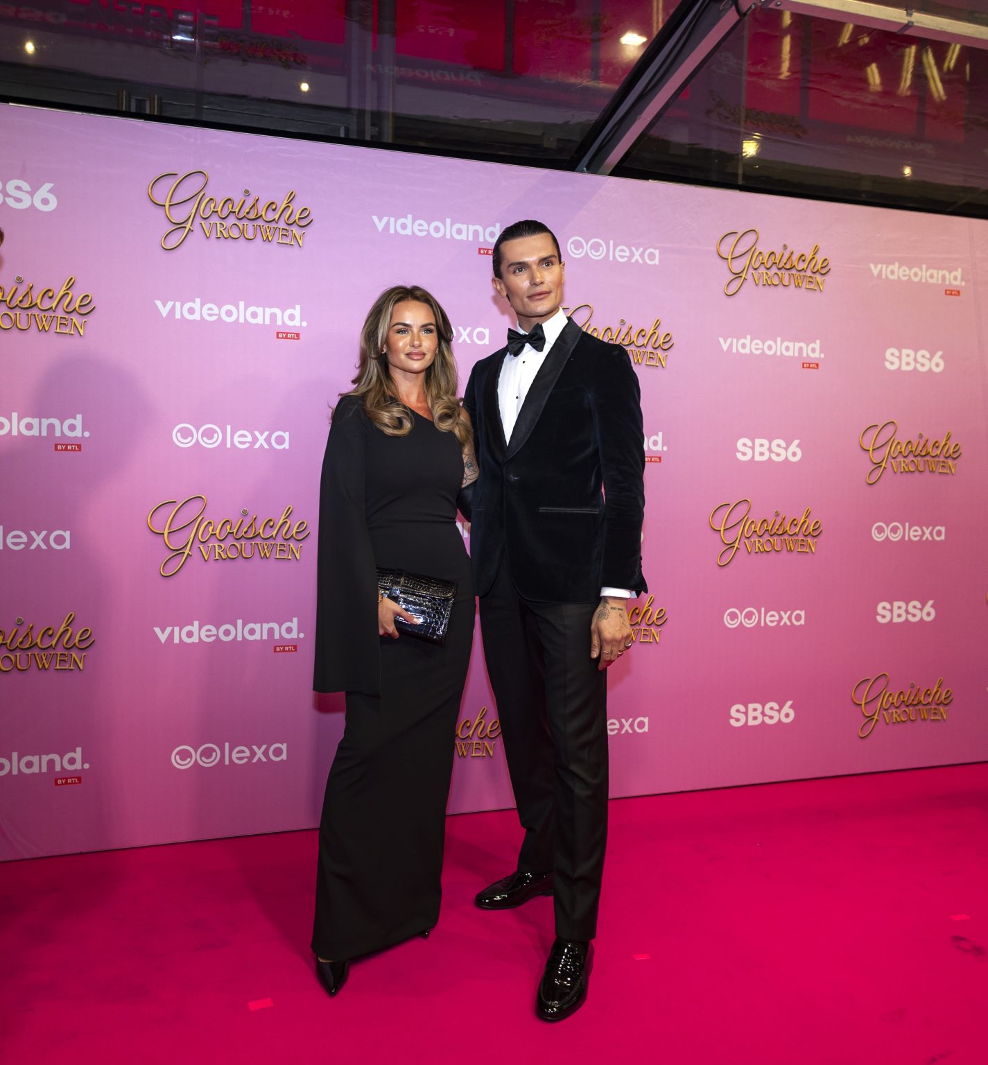 Wat dragen de sterren tijdens de première van 'Gooische Vrouwen ...