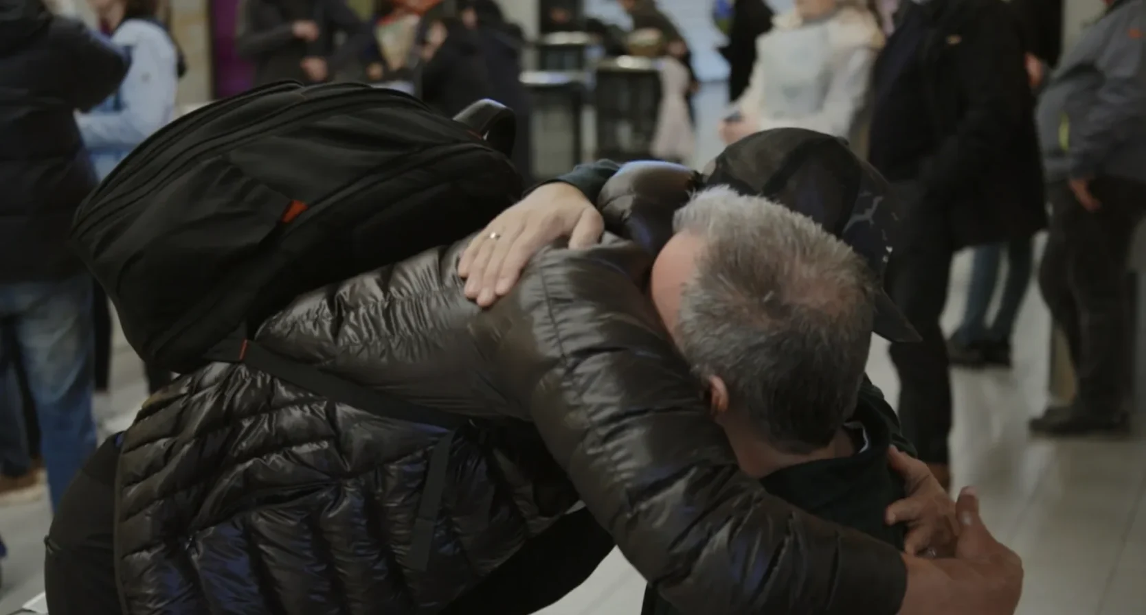 Emotioneel weerzien tussen beste vrienden in 'Hello, Goodbye' - LINDA.nl