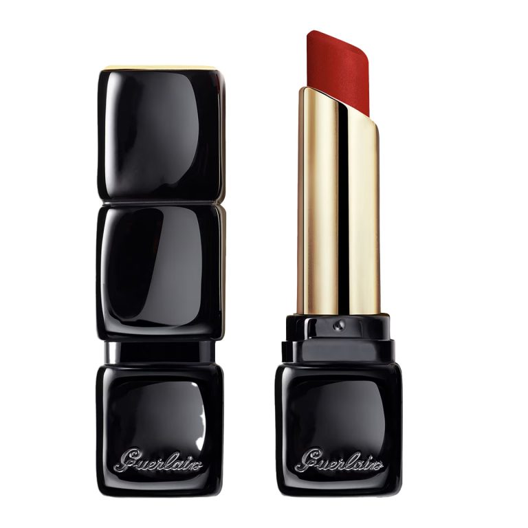 Door 'Emily in Paris' brengen we rode lippenstift voortaan zó aan ...